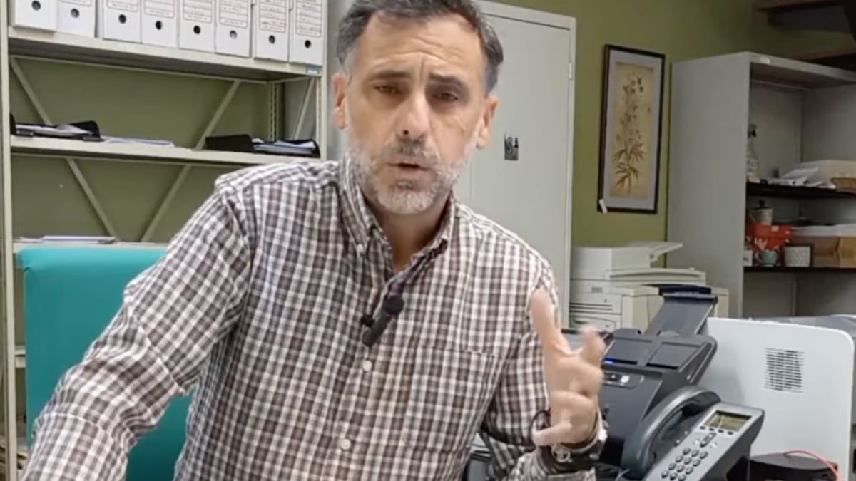 Alfonso Muñoz, funcionario de la Seguridad Social, explica la problemática de las pensiones en ...