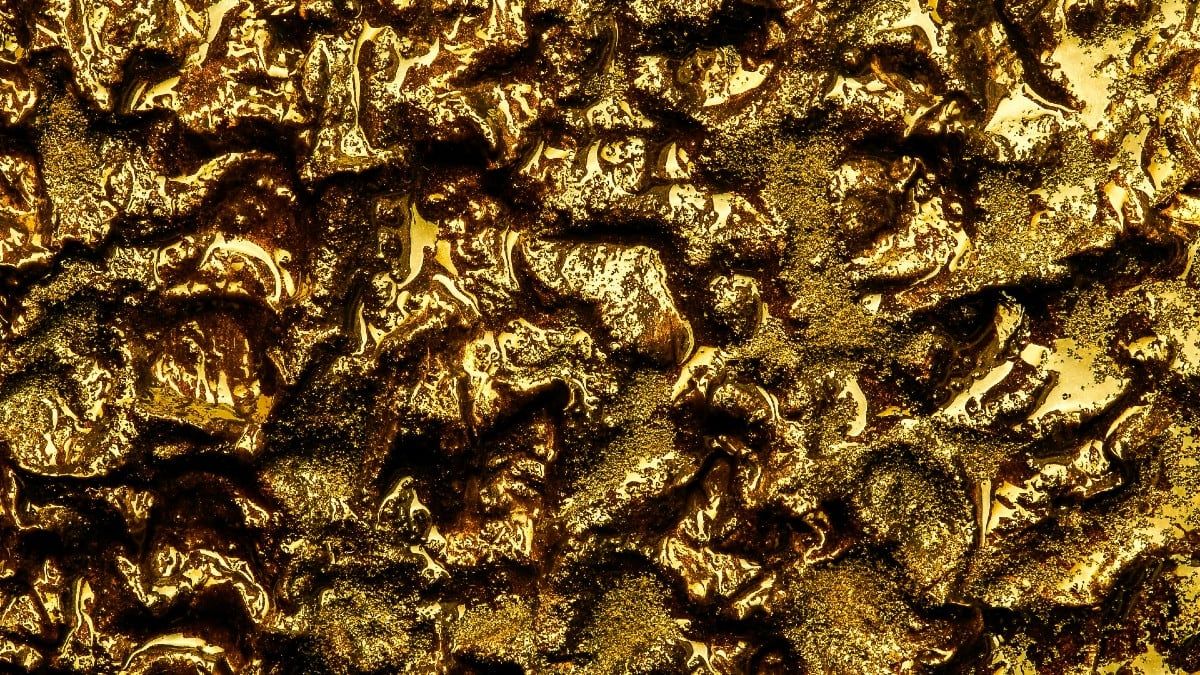 Un agricultor encuentra 4.000 millones de euros en oro en su jardín y ...