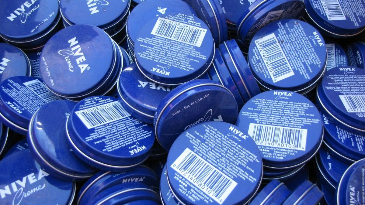 La OCU analiza si la Nivea de lata azul es tan buena como dicen: esta ...