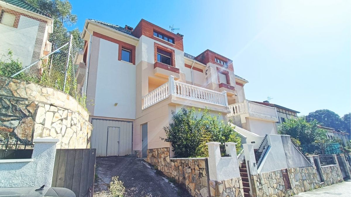 Solvia ofrece un chalet con 172 metros, 3 habitaciones y cocina ...