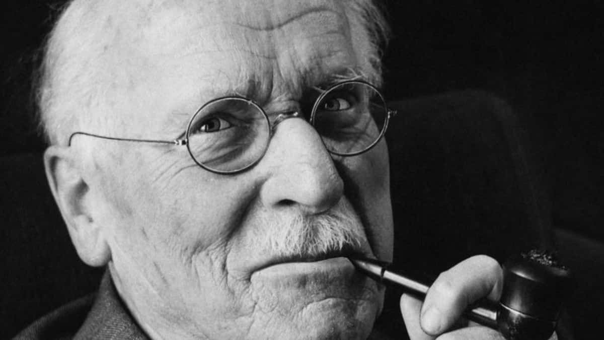 Carl Jung, pionero de la psicología profunda: "La soledad no proviene ...