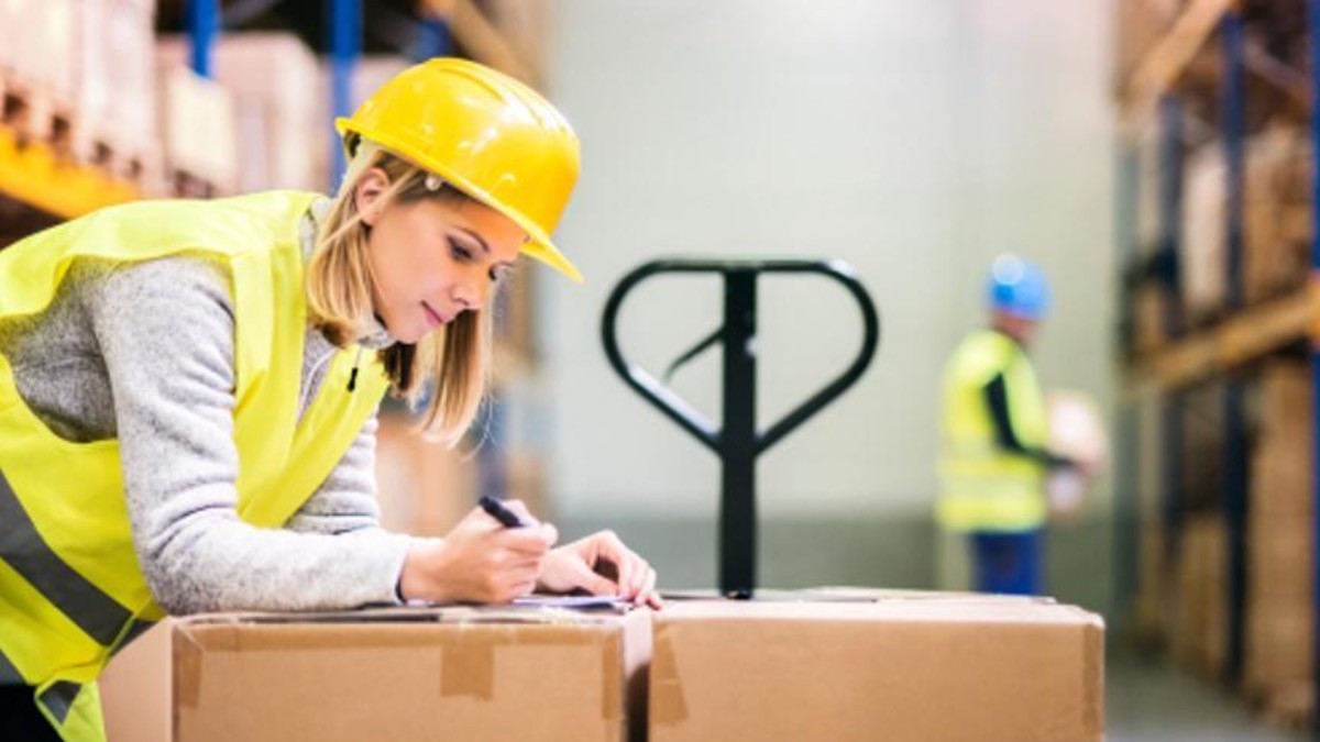 Adecco busca 250 mozos de almacén para trabajar en una famosa empresa textil: no se necesitan ...